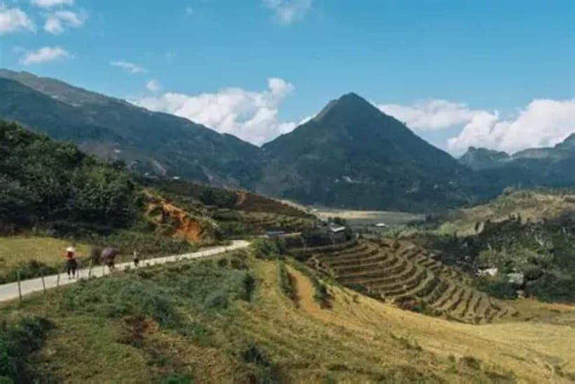 Hanoi: Sapa Topas Ecolodge Stay with VIP Shuttle - Day Two: Deeper Into the Hills and Local Life