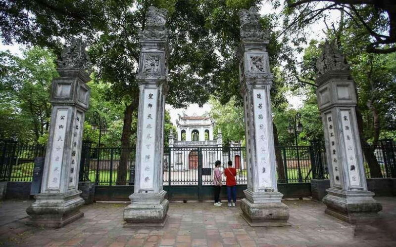 HANOI: SCOOTER VISIT TRAIN STREET & CULTURE SIGHTSEEING - Key Points