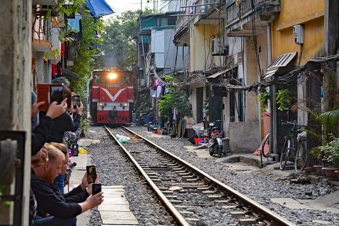 Hanoi Street Food Adventure: Train Street & Local Delights - Exploring Hanois Old Quarter