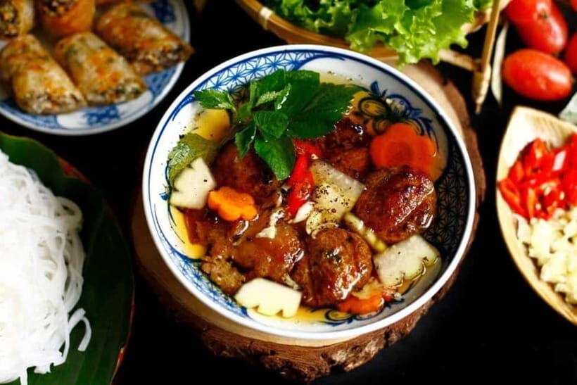 Hanoi: Street Food Walking Tour with Train Street - Key Points