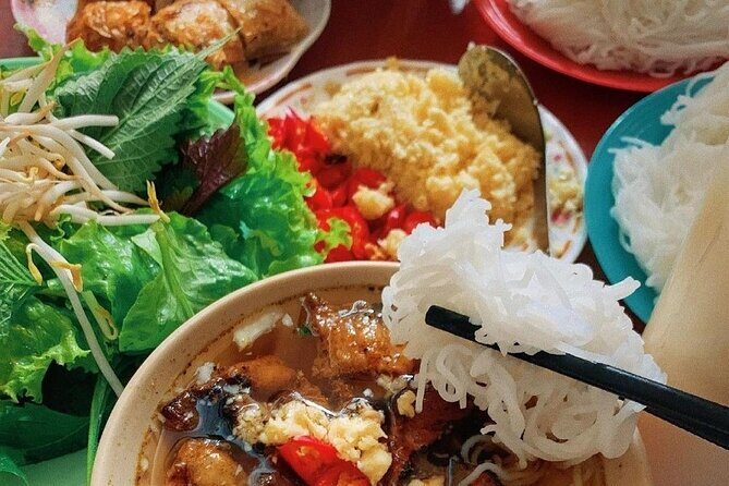 Hanoi The Best Street Food Experience | VEGETARIAN OPTION - Key Points