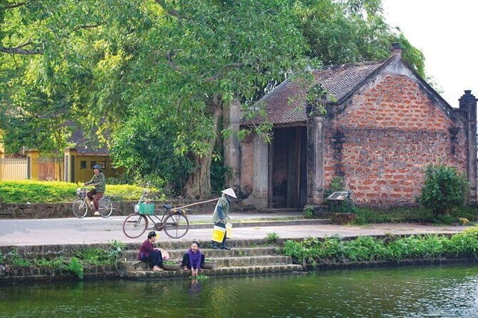 Hanoi to Van Phuc Silk & Duong Lam Ancient Village Private Tour - A Closer Look at the Itinerary