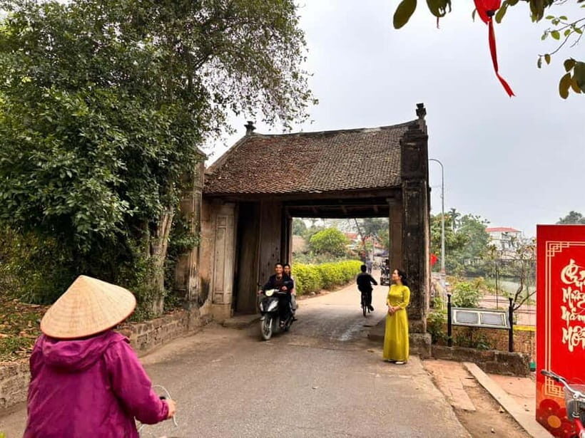 Hanoi: Viet Phu Thanh Chuong Guided Tour with Lunch & Pickup - FAQs