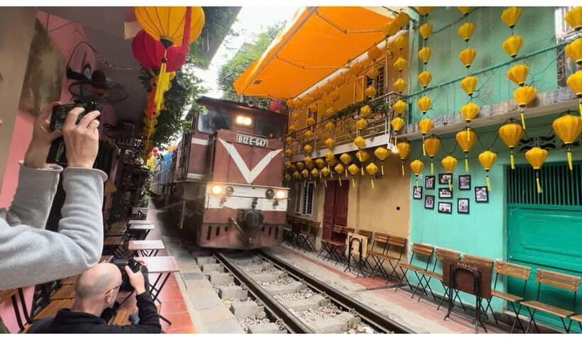 Hanoi: Walking Street Food & Train Street Culture Tour - An In-Depth Look at the Hanoi Food & Train Street Tour