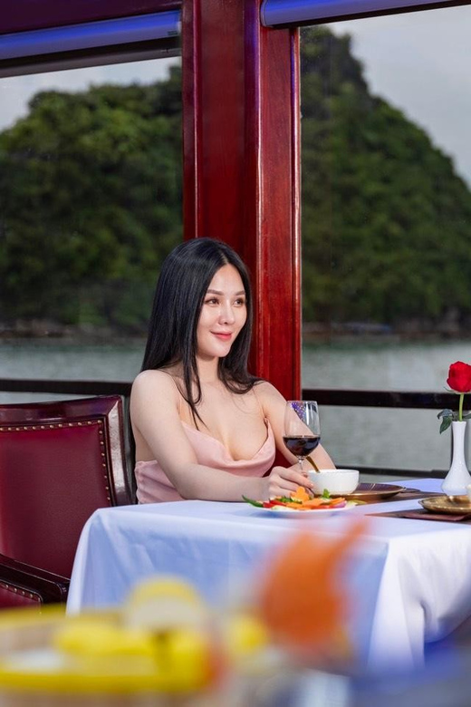 Hanoi:Best 5-Star Ha Long 1 Day Tour with limousine transfer - Key Points