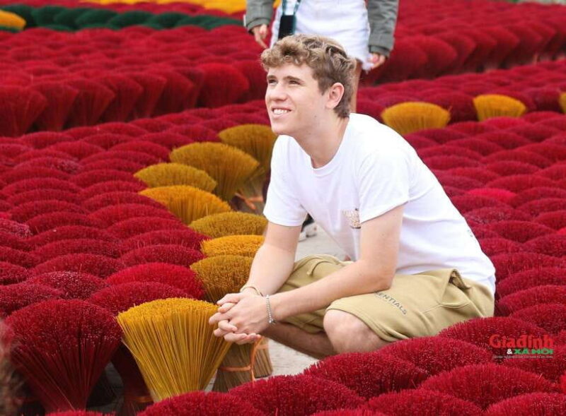 Hanoi's artisan trail:Incense Village,Hat,Lacquer & Train St - Key Points