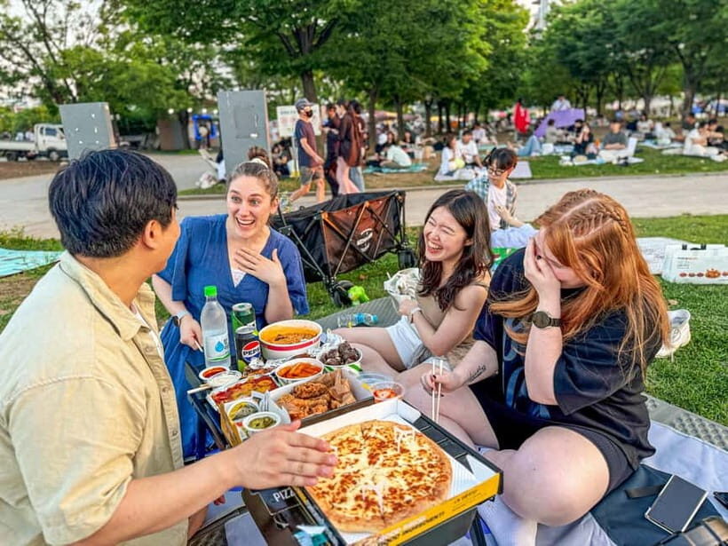 Han's River Picnic in Center of Seoul - Key Points