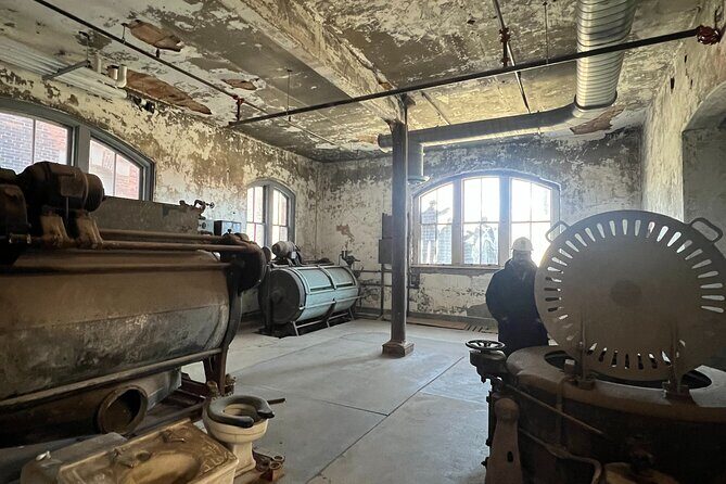 Hard Hat Tour of the Abandoned Ellis Island Hospital Complex - The Sum Up