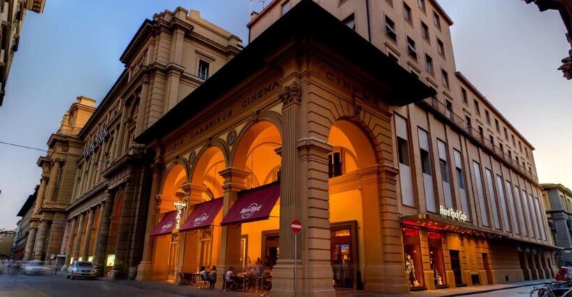 Hard Rock Cafe Florence with Set Menu for Lunch or Dinner - The Dining Experience: Atmosphere and Service