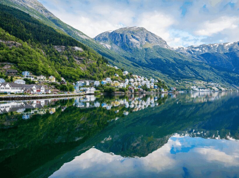 Hardangerfjord Lunch at Cider Farm, Coffee at historic Hotel - Key Points
