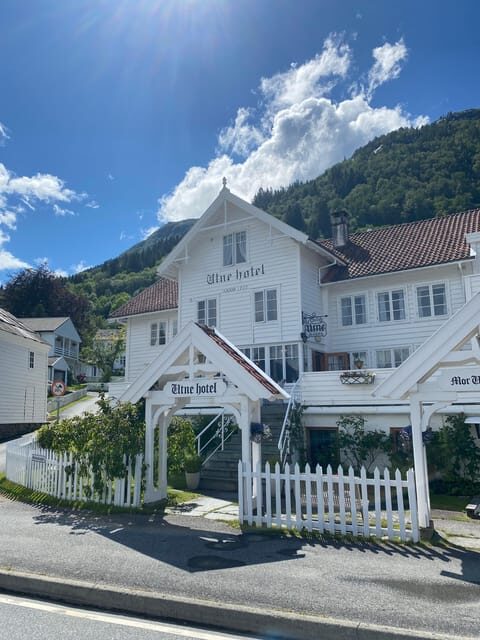 Hardangerfjord Lunch at Cider Farm, Coffee at historic Hotel - Introduction: What makes this tour special?
