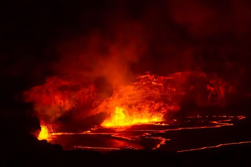 Hawaii: Big Island Volcanoes Day Tour with Dinner and Pickup - Punaluu Black Sand Beach and Turtle Encounters
