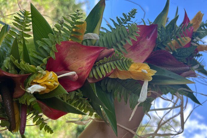 Hawaiian Floral Crown Weaving in Hilo - The Experience in Context