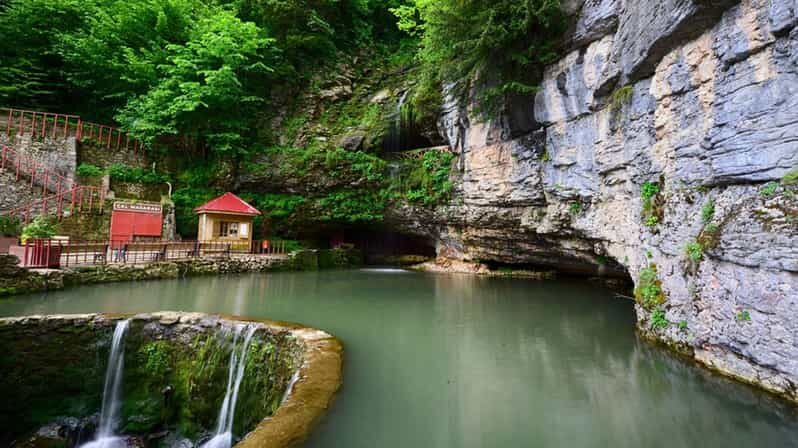 Hdrnebi: Çal Cave, Hdrnebi Plateu, and Sera Lake Tour - Key Points