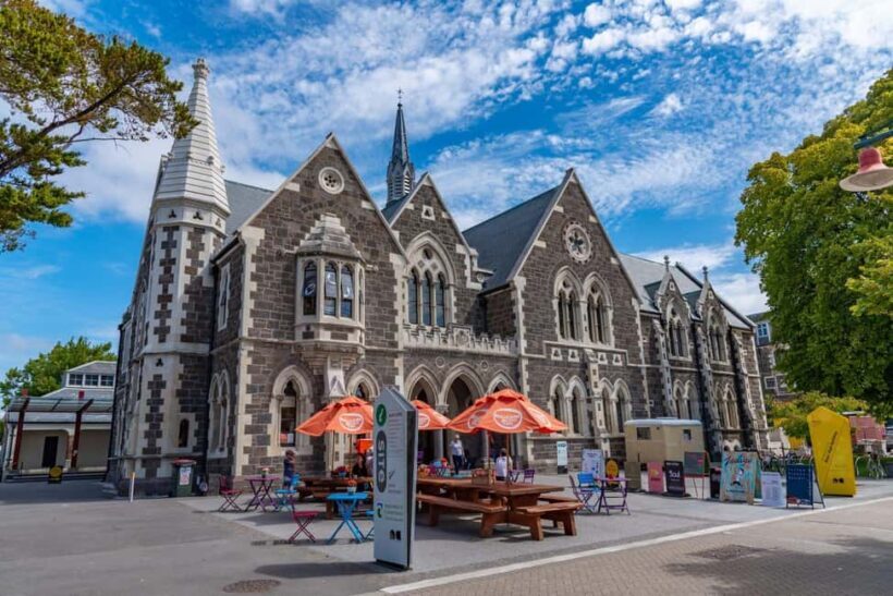 Heartbeat of the City: Christchurch Walking Tour for Couples - Key Points