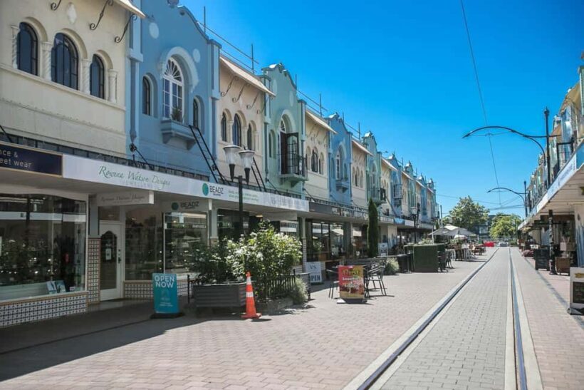 Heartbeat of the City: Christchurch Walking Tour for Couples - Exploring the Heart of Christchurch: An In-Depth Look