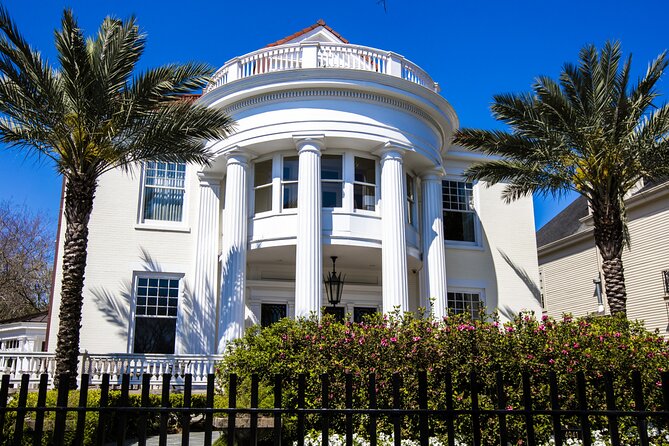 Henleys Private Tours - Best New Orleans Private Tour - Tour Guide Expertise