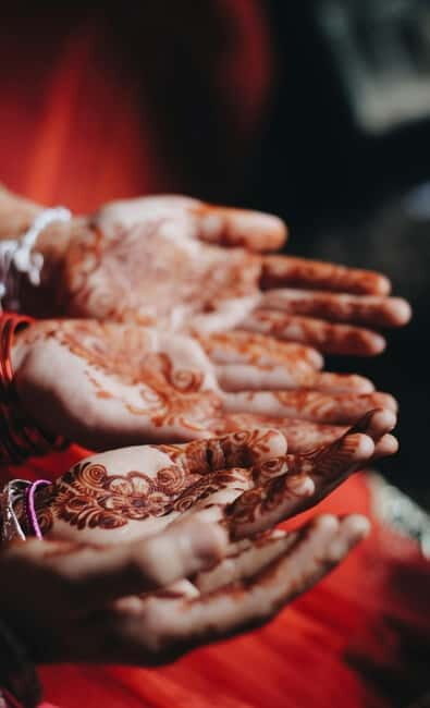 Henna on hands in Jaipur - Key Points