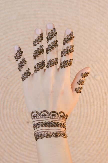 Henna on hands in Jaipur - An In-Depth Look at the Jaipur Henna Experience