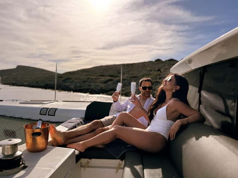 Heraklion Luxury Catamaran Dia Isla -Gourmet Lunch Top Rated - Key Points