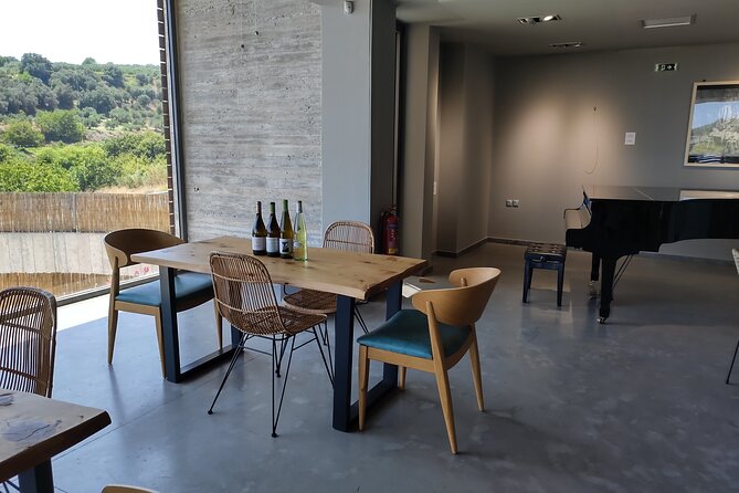 Heraklion SUV Private Guided Wine Tour With Lunch - Guide Expertise and Personalized Service
