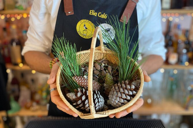 HERBS LAB - From Plant to Glass - Arrival and Departure Details