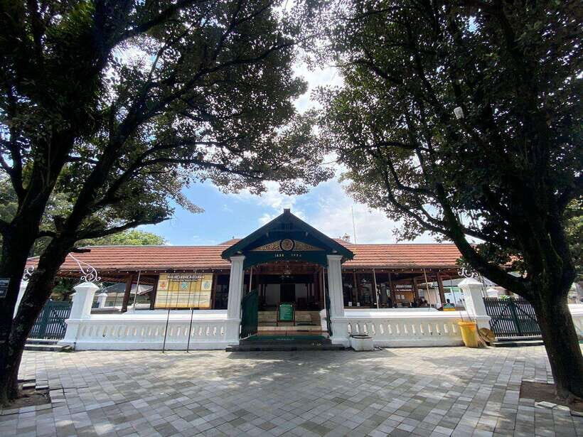 Heritage Journey Through the Cultural Gems of Kotagede - An In-Depth Look at the Heritage Tour