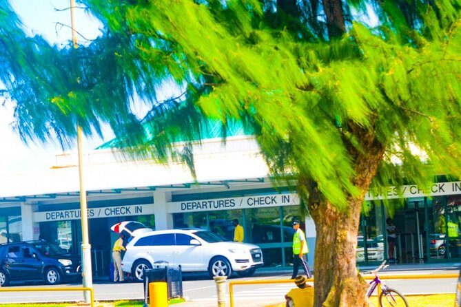 Hewanorra International Airport (UVF) Shuttle One-Way - Key Points