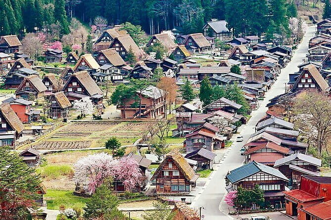 Hida Takayama Shirakawa-go Gassho Village Day Trip in Nagoya - A Closer Look at the Itinerary