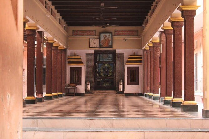 Hidden Alleys I - A walking tour in Varanasi, a journey to hidden areas of city. - Key Points