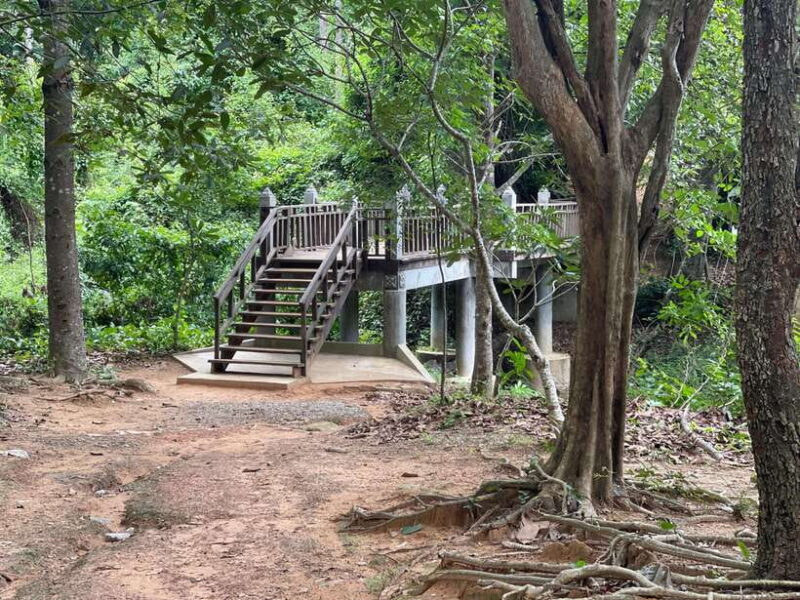 Hidden Gems of Cambodia: Kbal Spean and Banteay Srei Temple - Lunch Break: Tasting Traditional Cambodian Cuisine