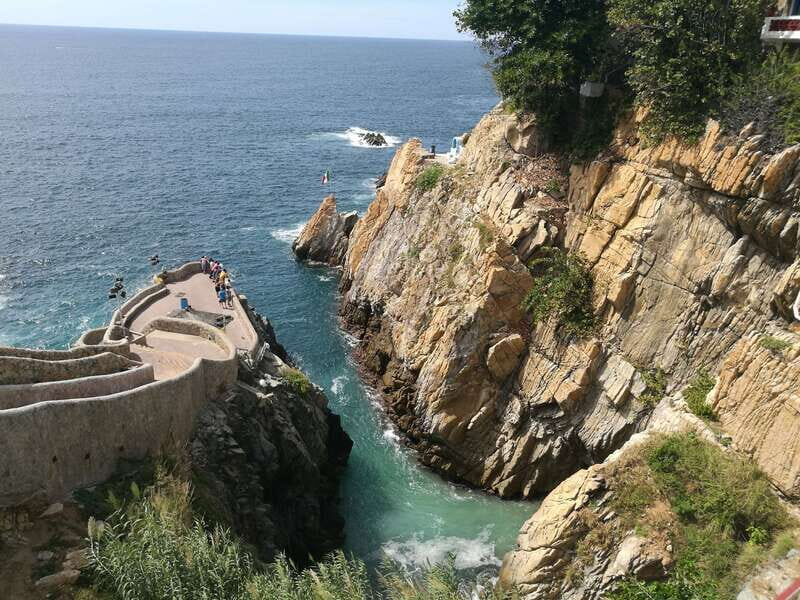 *High Cliff Diver Show & Round Trip Transportation - Who’s This Tour Best For?