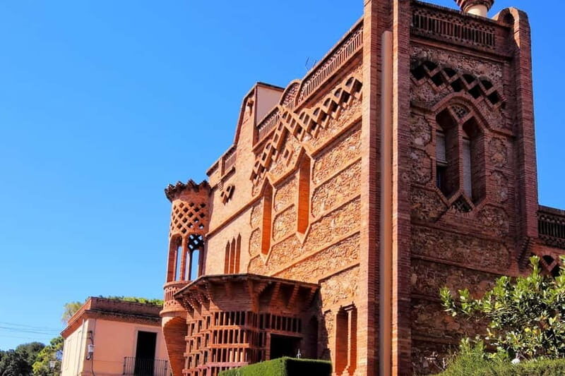 Highlights Guided visit to Gaudi's Crypt and Colonia Güell - The Interpretation Centre: Deepening the Experience