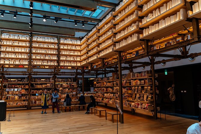 Highlights & Hidden Gems of the Shibuya District Private Tour - Navigating Tokyos Public Transportation System