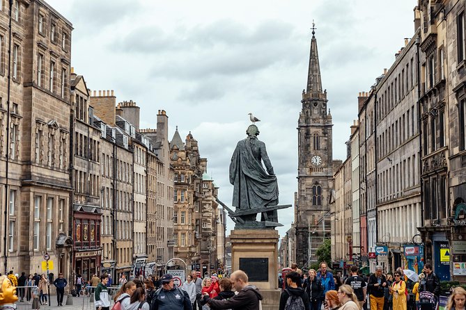 Highlights & Hidden Gems With Locals: Best of Edinburgh Private Tour - Personalized Tour Experiences