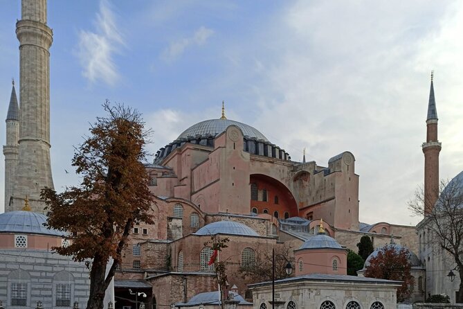 Highlights of İStanbuls Old Town With Private Guiding Service - Admire the Topkapi Palace