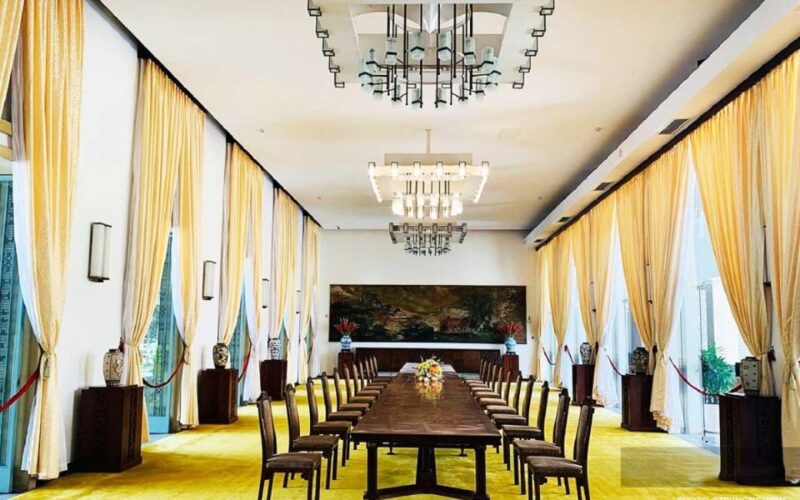 Highlights of Saigon City by Car - Ben Thanh Market: A Buzzing Center of Local Life