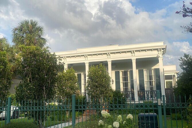 Highlights of the New Orleans Carrollton Neighborhood - The Atmosphere and Practicalities