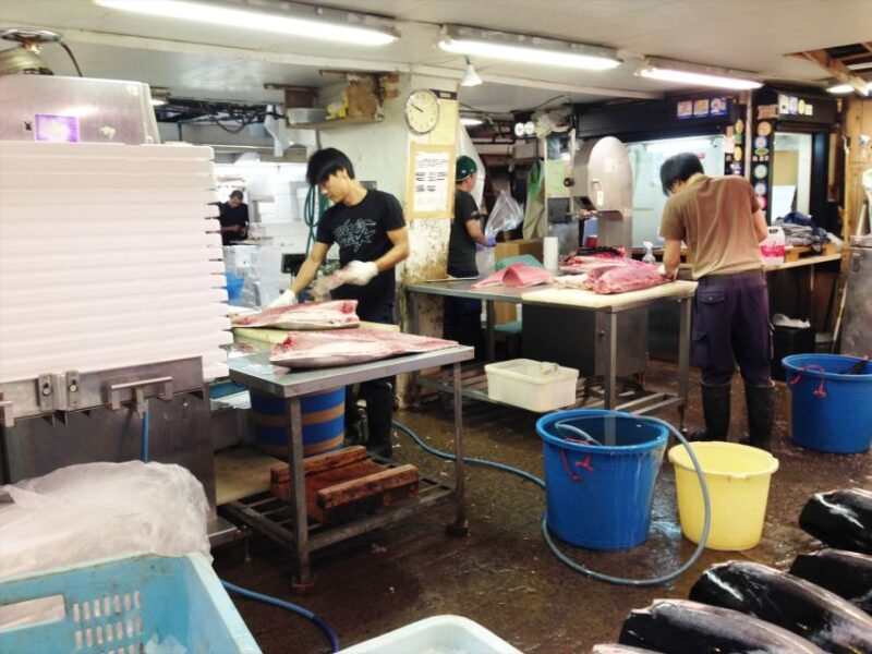 Highlights of Tokyo Private Tour With a Licensed Guide - Awe-inspiring Sensoji Temple