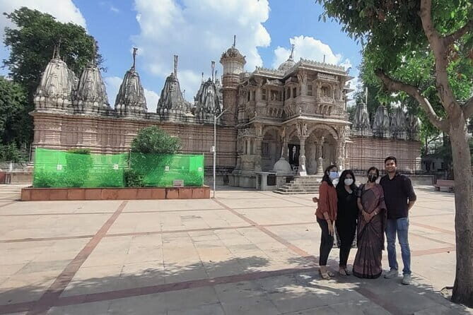 Highlights of Vadodara (Guided Half Day City Sightseeing Tour by Car) - FAQ