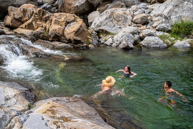 Hike the native Pericu road in Sierra de la Laguna. - The guide and group size