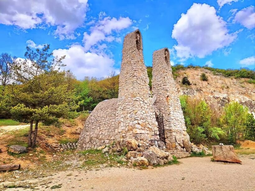 Hike to Spiritual Sites Near Budapest - Key Points