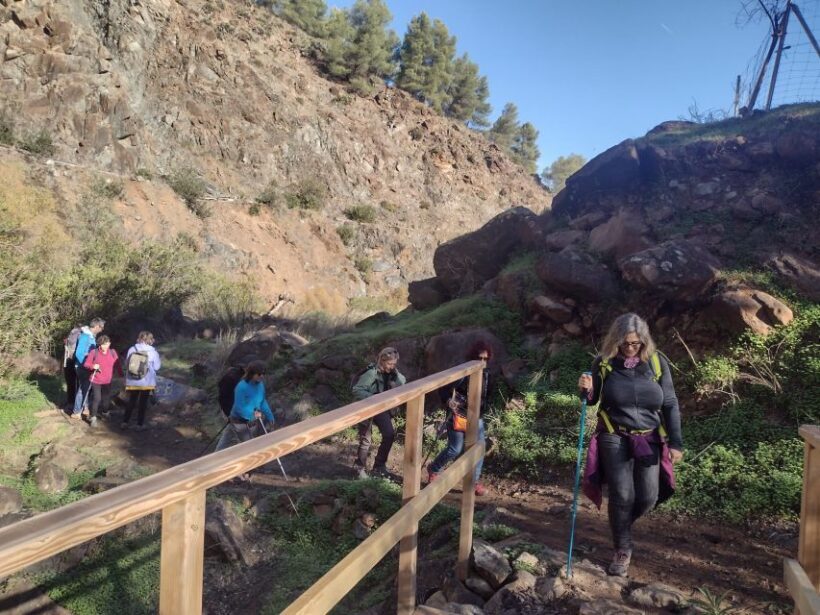 Hiking and bathing in natural pools in the National Park - Key Points