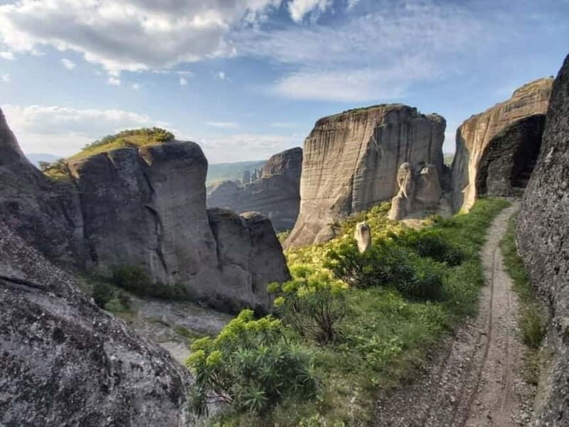 Hiking exploration of Meteora's Hidded Gems - An In-Depth Look at the Tour Experience
