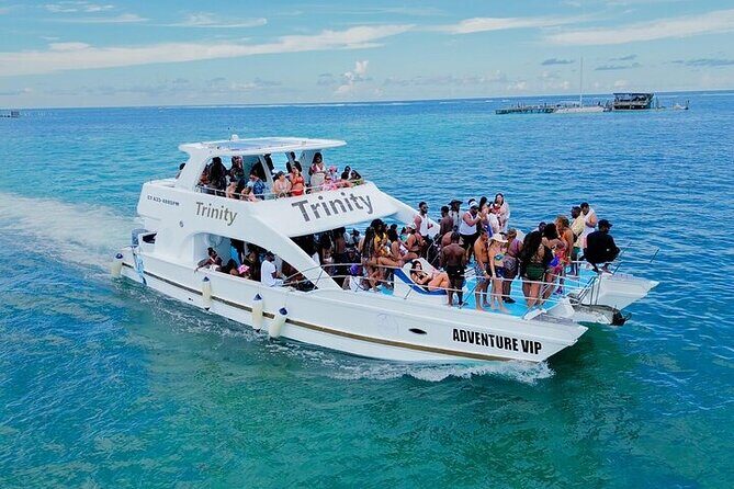 Hip Hop solo para adultos PartyBoat con Bebidas ilimitadas y Bar - Exploring the Hip Hop Solo Party Boat in Punta Cana: A Complete Review