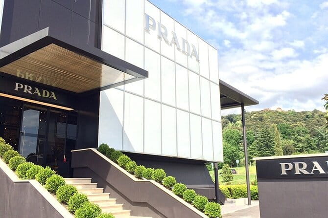 Hire a driver for The Mall Outlet - Limousine Service Florence - The Transportation: Comfort and Convenience