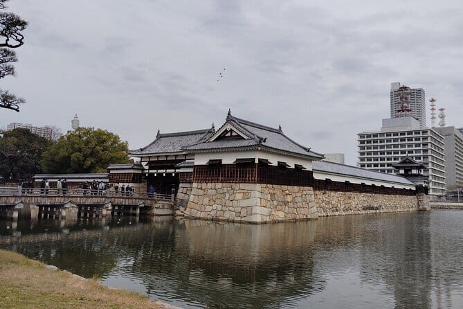 Hiroshima Castle 1h guide tour - A Closer Look at Hiroshima Castle and its Guided Tour