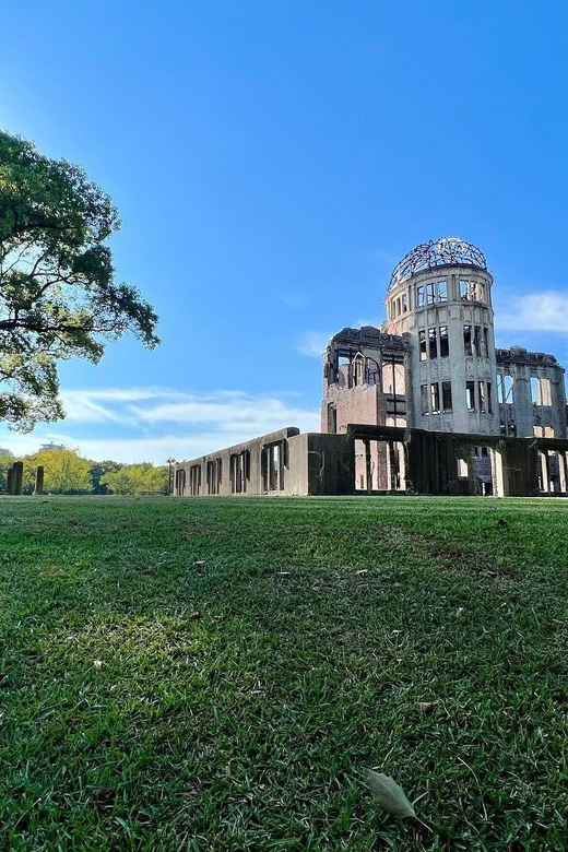 Hiroshima Heritage Trail: A-Bomb Dome, Castle, and Shukkien - Experiencing the Tour With a Live Guide