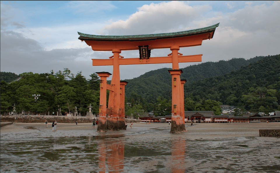 Hiroshima & Miyajima Tour With English/Spanish Speaker Guide - Discovering the Wonders of Miyajima Island