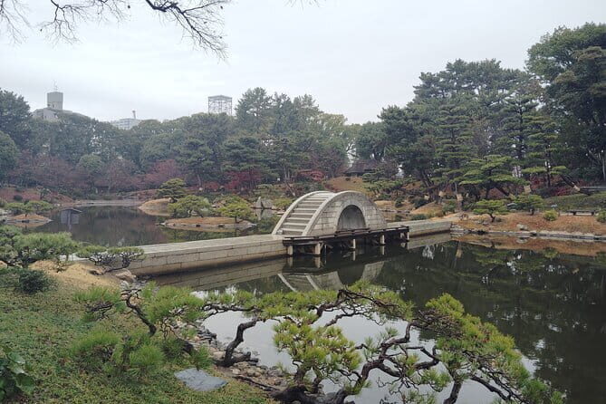 Hiroshima Shukkei-en Garden with local guide 90min - Key Points
